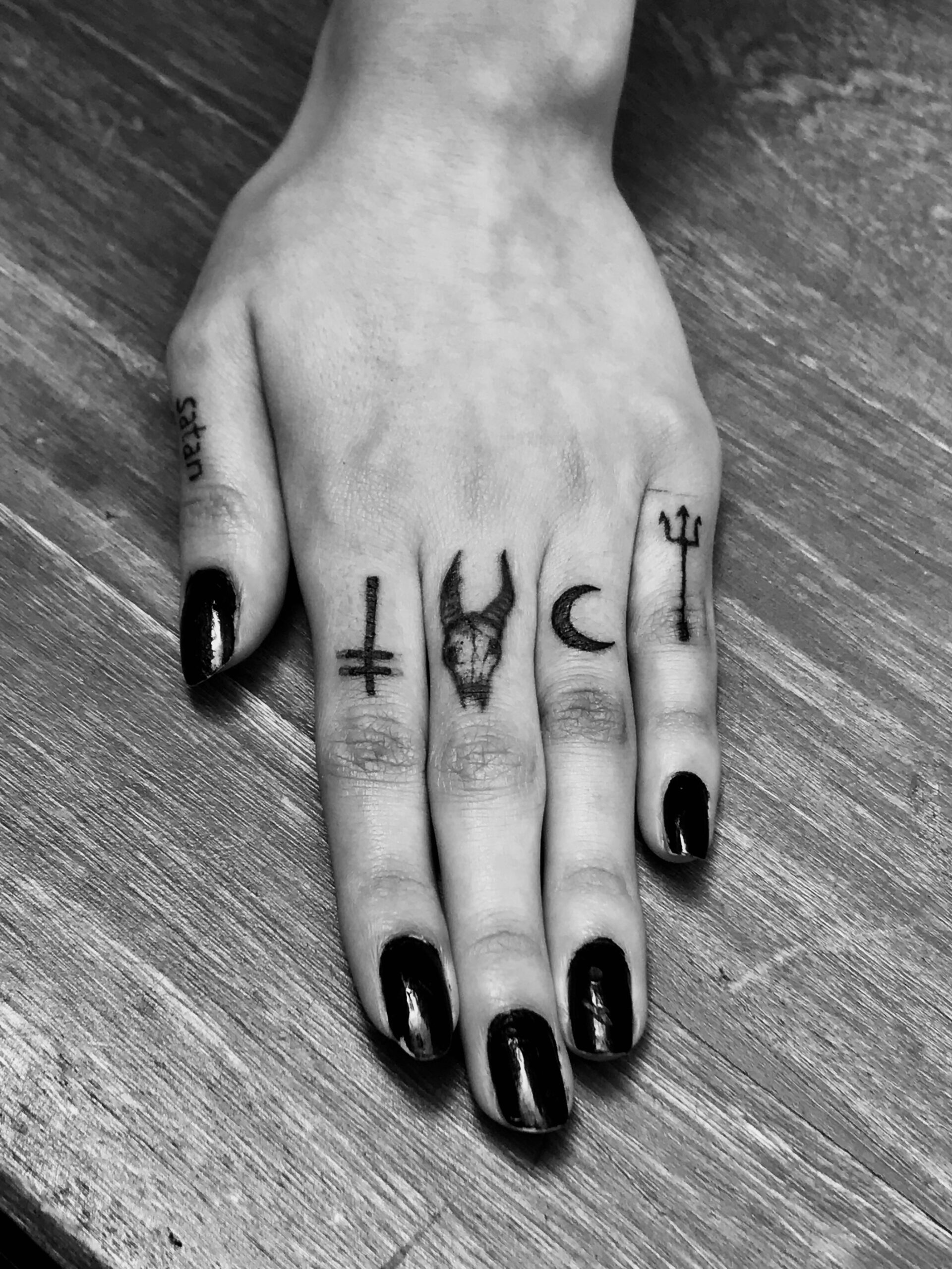 El poder de las mujeres y la valentía al tatuar - Meow Magazine | Meow ...
