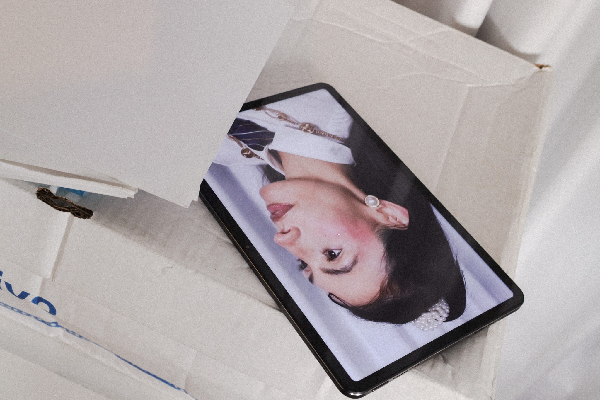 COVER: Un día en la oficina con Daniela Spalla - Meow Magazine | Meow Magazine, Onomatopoeia of ...