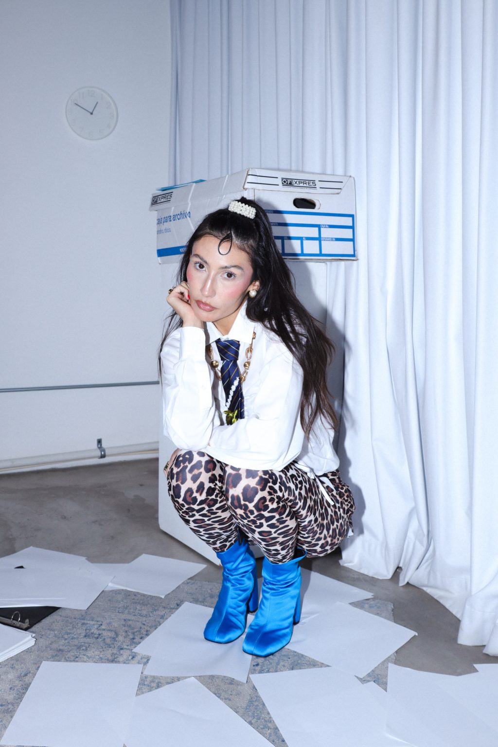 COVER: Un día en la oficina con Daniela Spalla - Meow Magazine | Meow Magazine, Onomatopoeia of ...