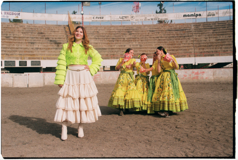 NORA GONZÁLEZ: Entre Tradición y Modernidad - Meow Magazine | Meow ...