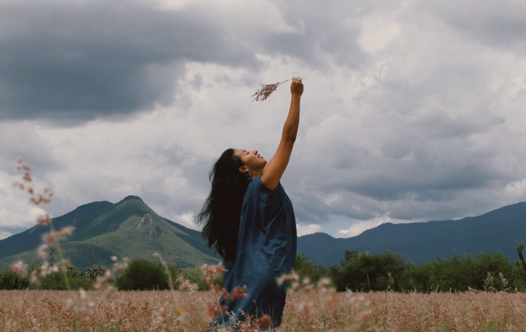 LUVIA LAZO: Memorias que habitan la imagen - Meow Magazine | Meow ...