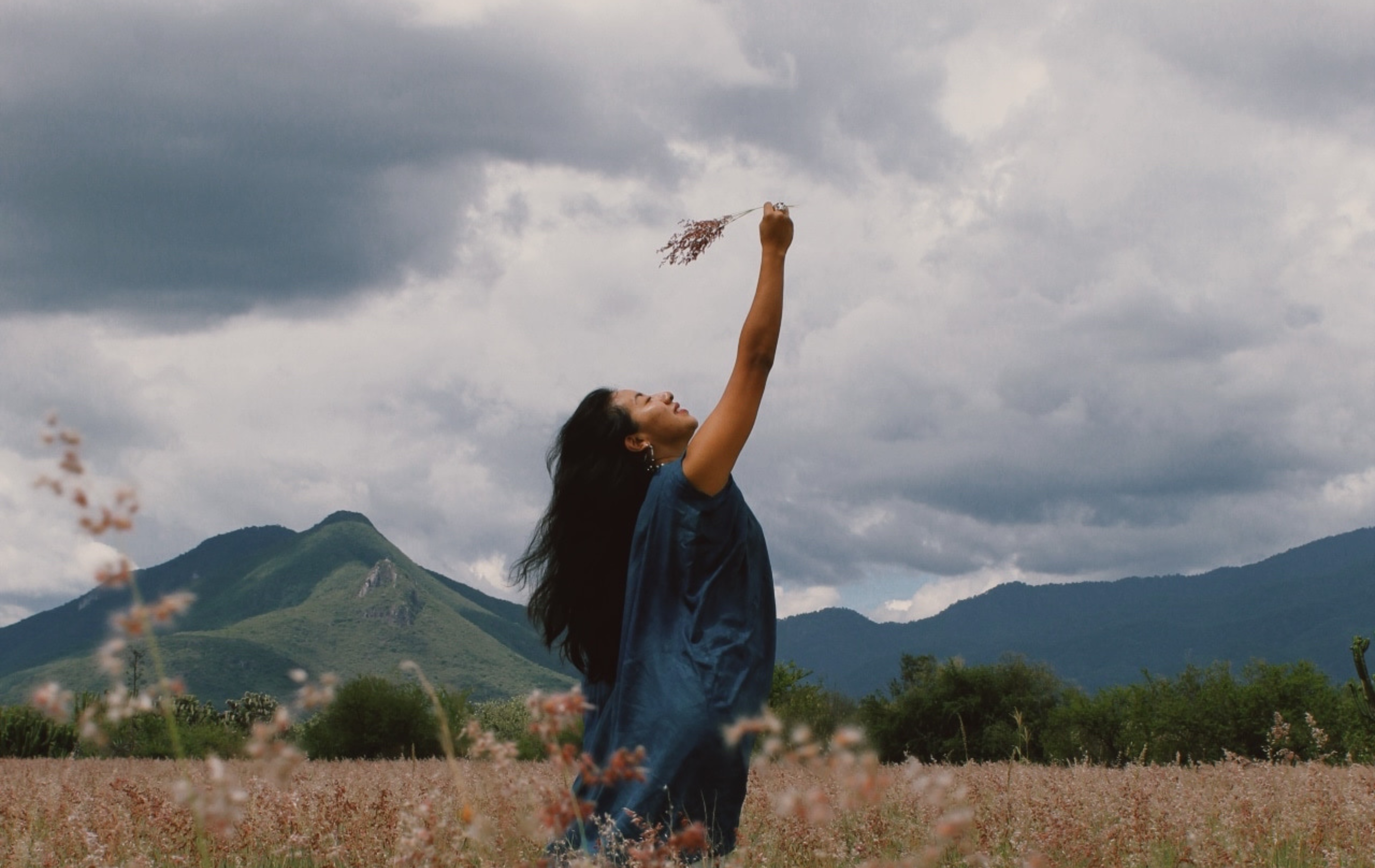 LUVIA LAZO: Memorias que habitan la imagen - Meow Magazine | Meow ...